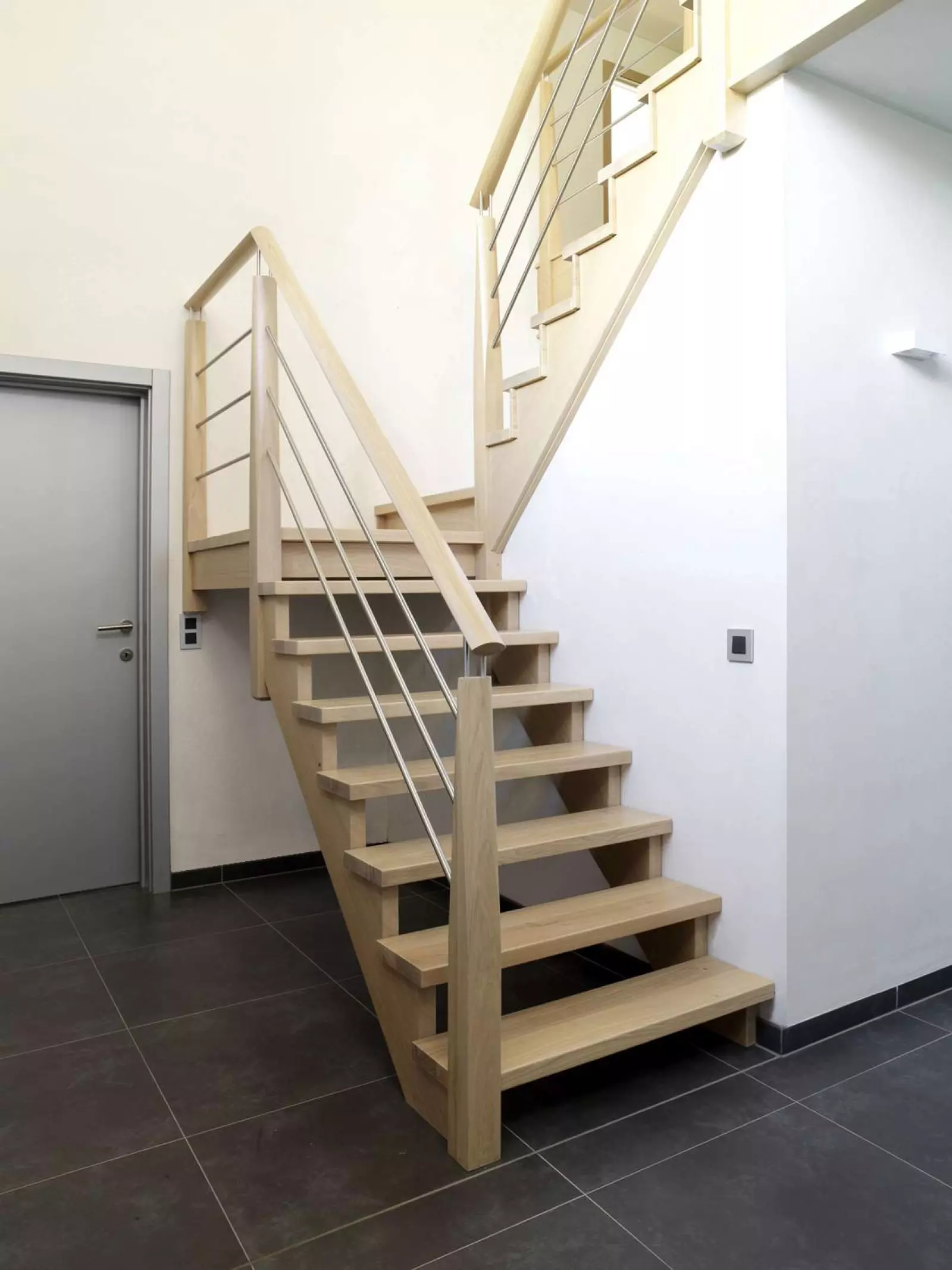 Moderne trappen en klassieke trappen voor elk interieur